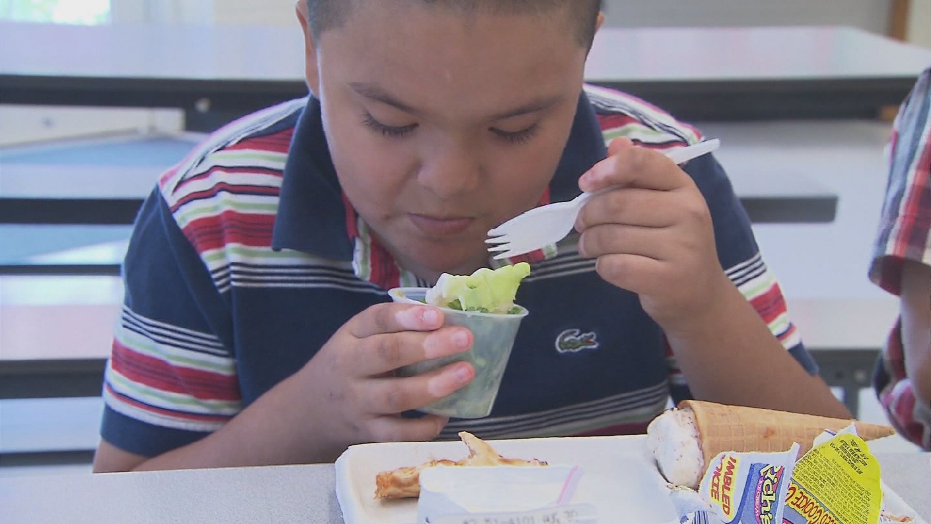 Kids taste test new healthier school lunches | king5.com