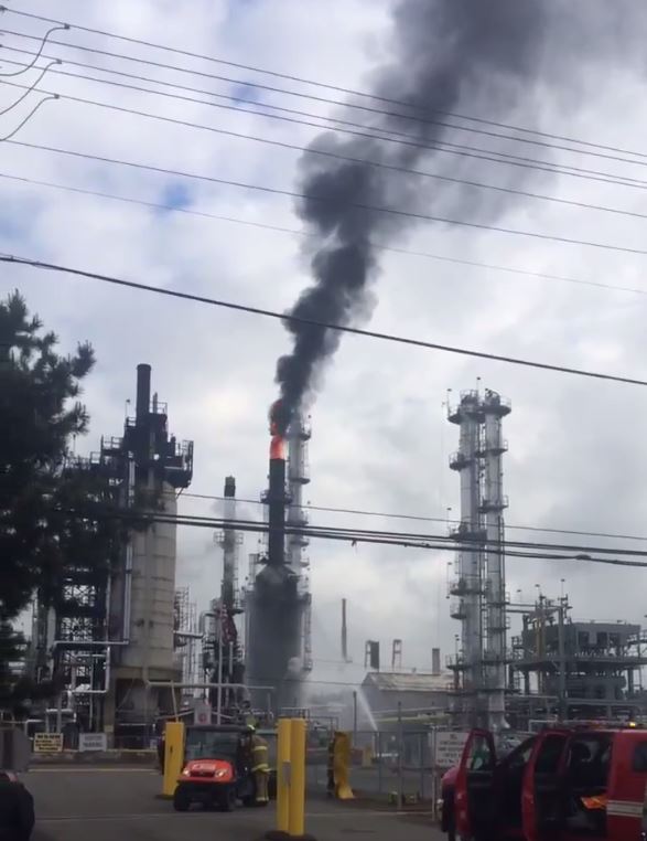 Oil refinery fire sends plume of smoke over Tacoma | king5.com