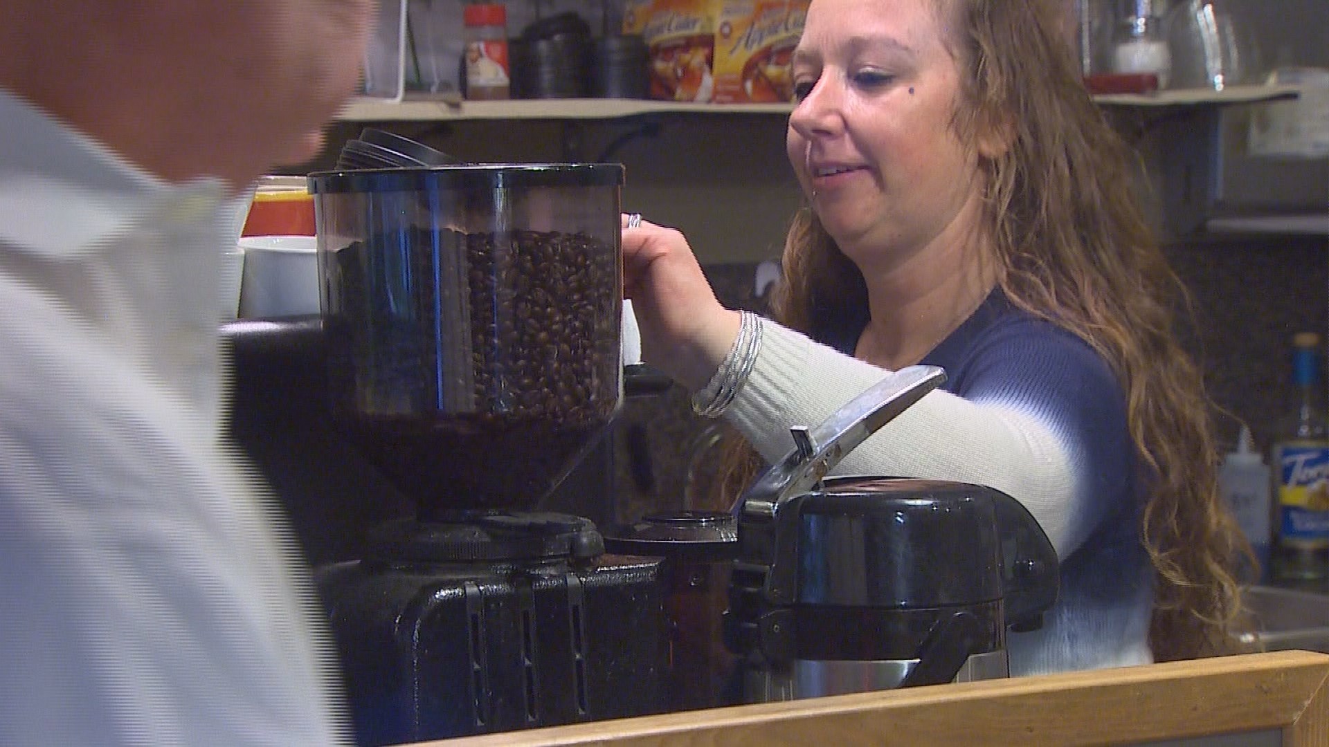 Everett community coffeehouse in crisis, faces eviction | king5.com