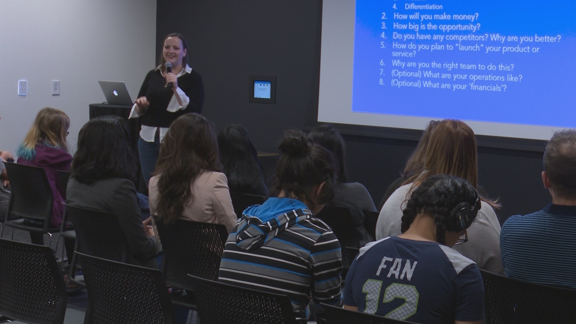Teen entrepreneurs help peers pitch their startup ideas | king5.com