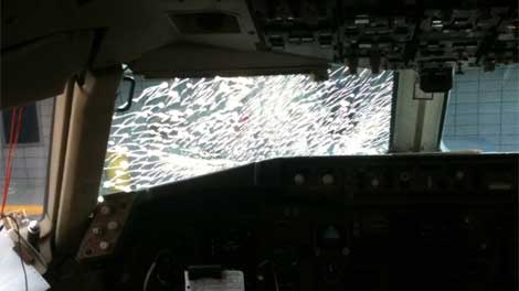 Cracked windshield on Boeing 757 prompts emergency landing | king5.com