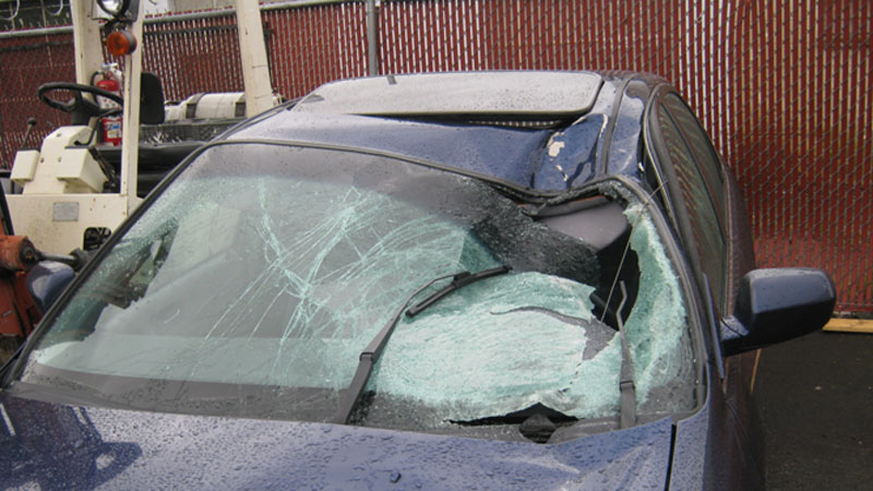 Lost tire smashes into windshield on I-5 | king5.com