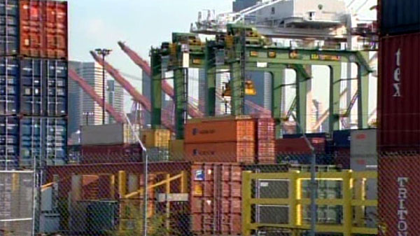 Longshore workers back at Port of Seattle after one-day walkout | king5.com