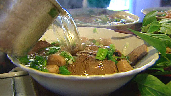 Love of pho brings 'Seattle Pho-Natics' together | king5.com