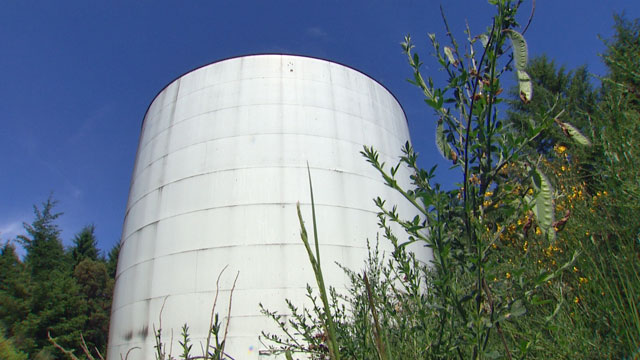 Armed, camouflaged men try to access water tower | king5.com