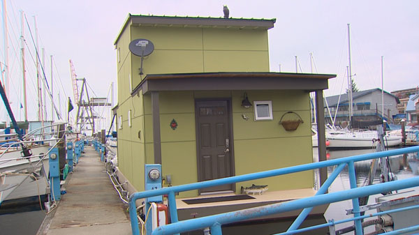 Green houseboat owner in Olympia told to shove off | king5.com