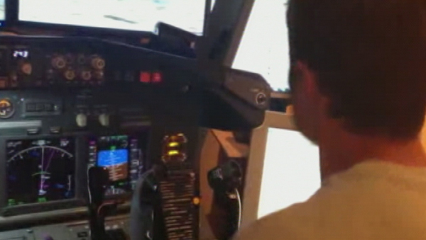 Father builds functional 737 cockpit in kid's bedroom | king5.com