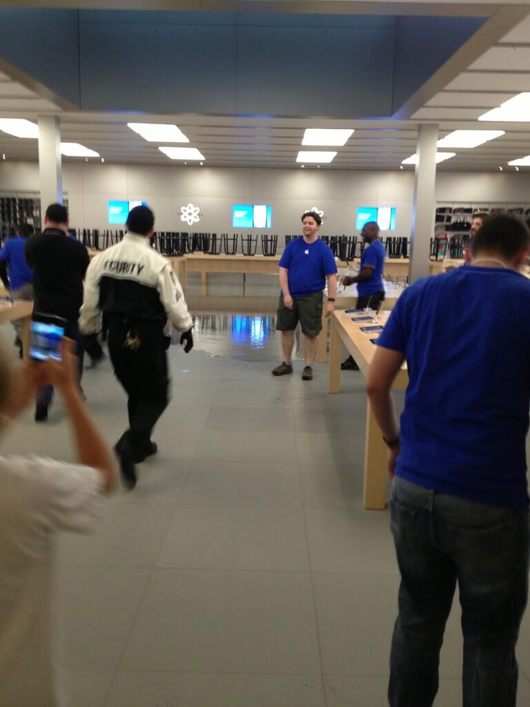 Heavy rain floods Bellevue Square, Southcenter malls | king5.com