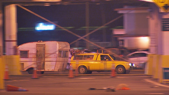 Odd slow-speed chase goes in circles at Seattle ferry dock | king5.com
