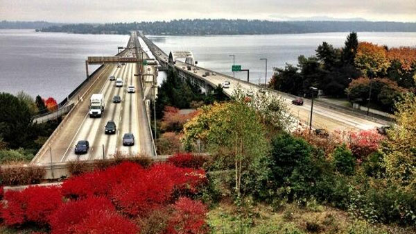 Light-rail over I-90 bridge wins Popular Science award | king5.com