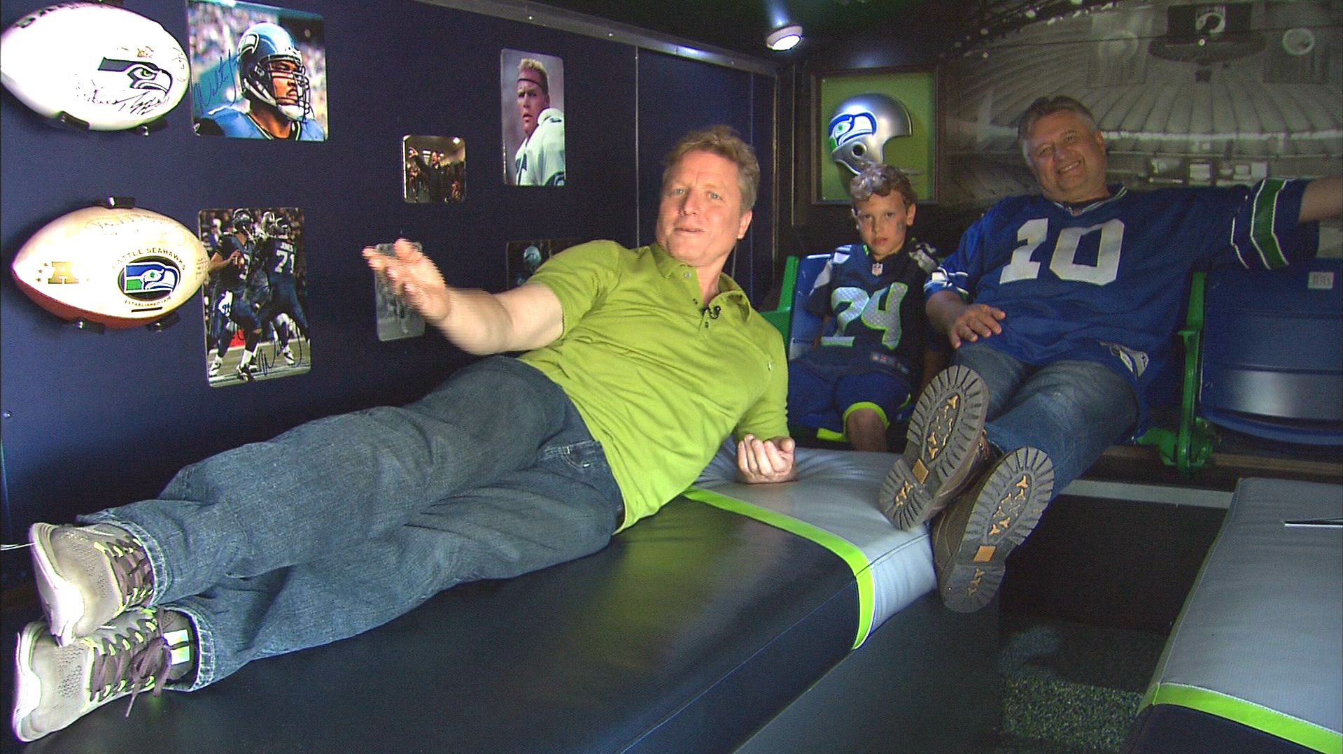 The ultimate Seahawks party bus | king5.com