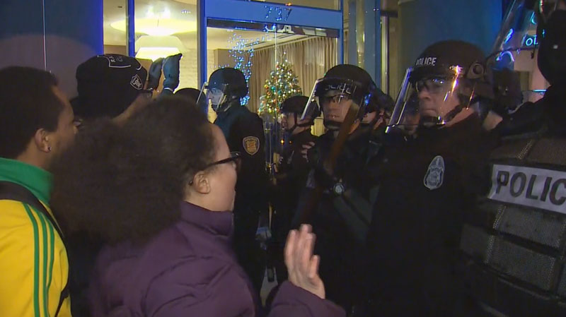 Protesters, police face off in downtown Seattle | king5.com