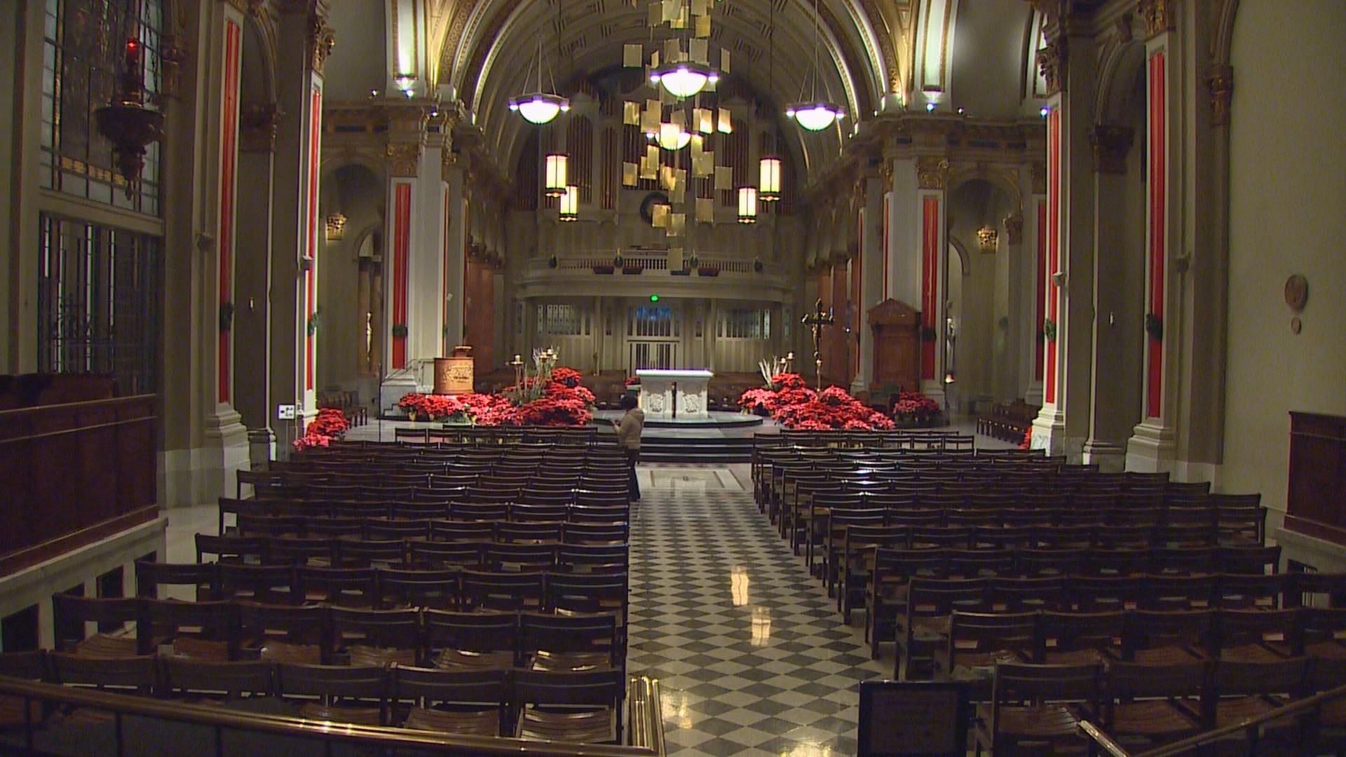 Seattle Archdiocese preps for midnight Mass | king5.com