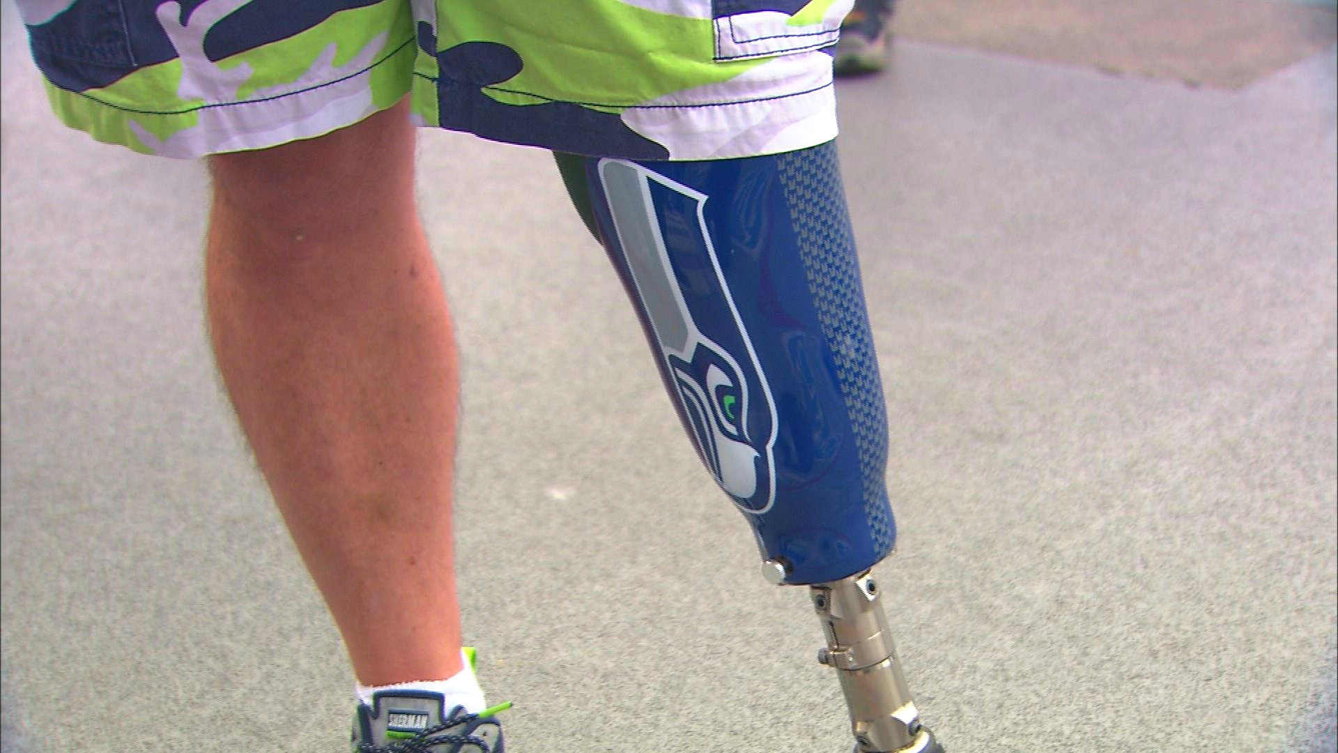 The man with the Seahawks leg | king5.com