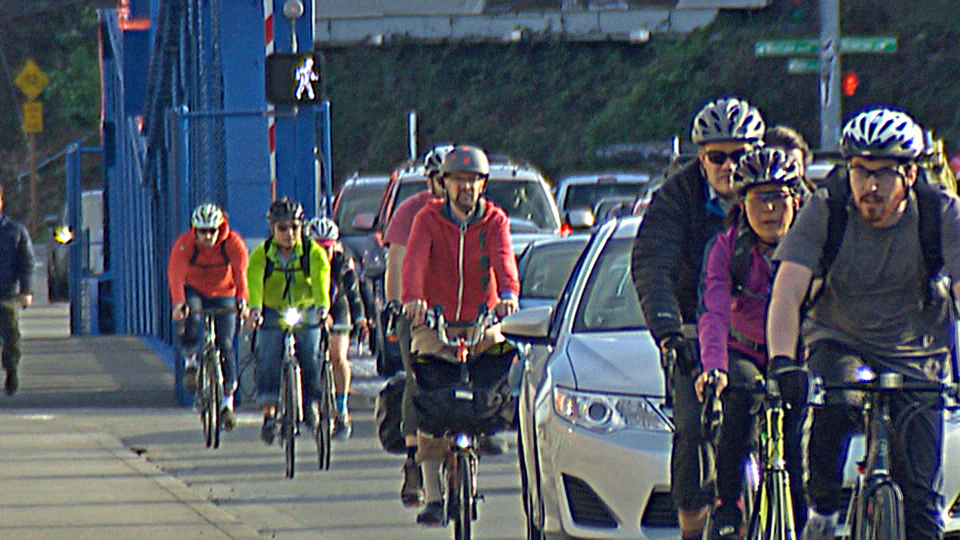 New bill would allow cyclists to run red lights | king5.com