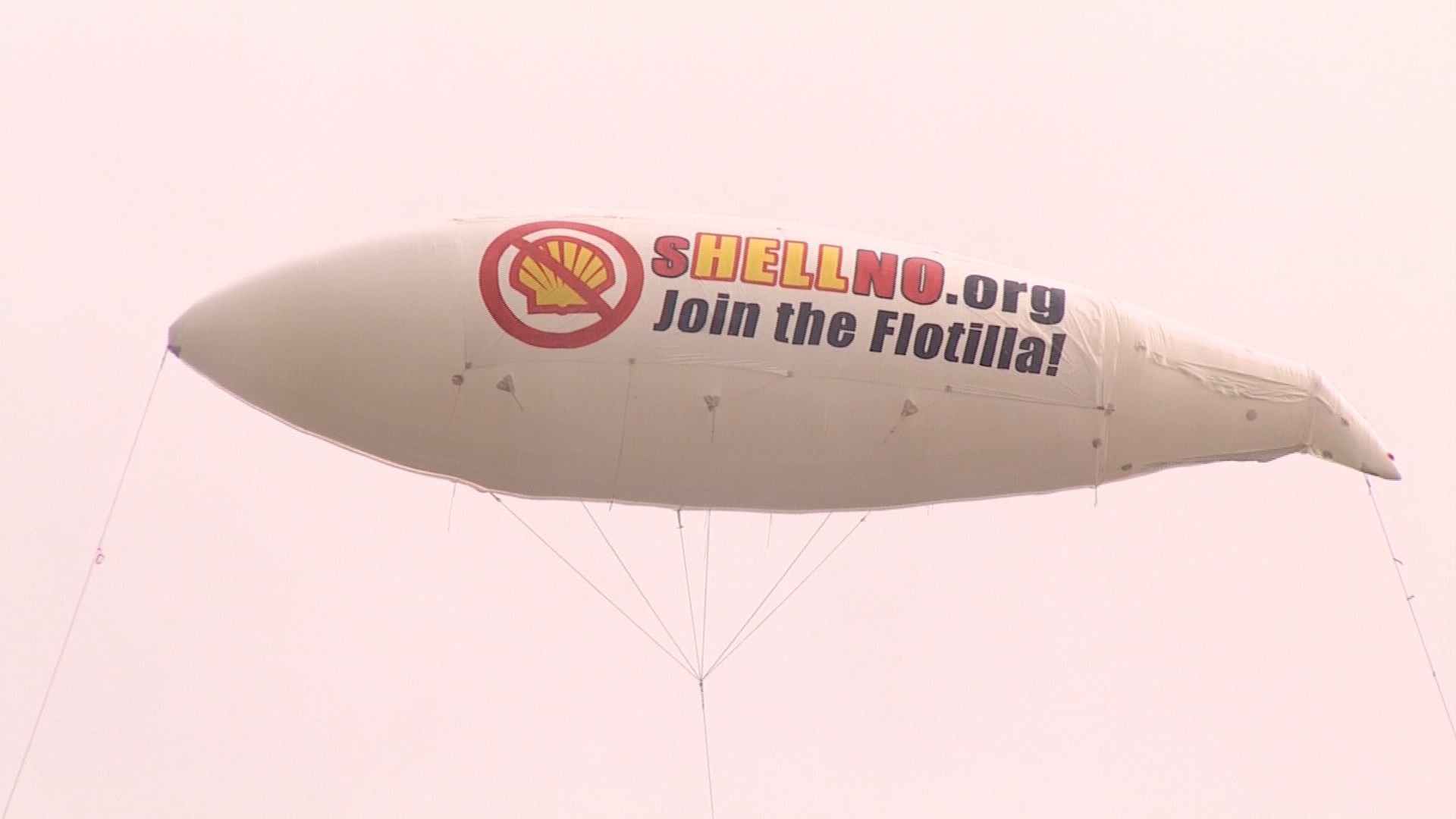 Groups deploy blimp with message to Port of Seattle | king5.com
