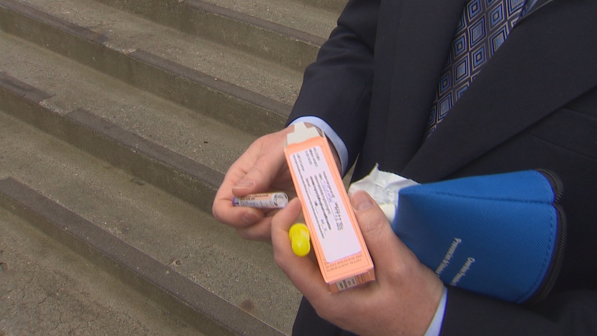 Snohomish County officers carry overdose prevention kits | king5.com