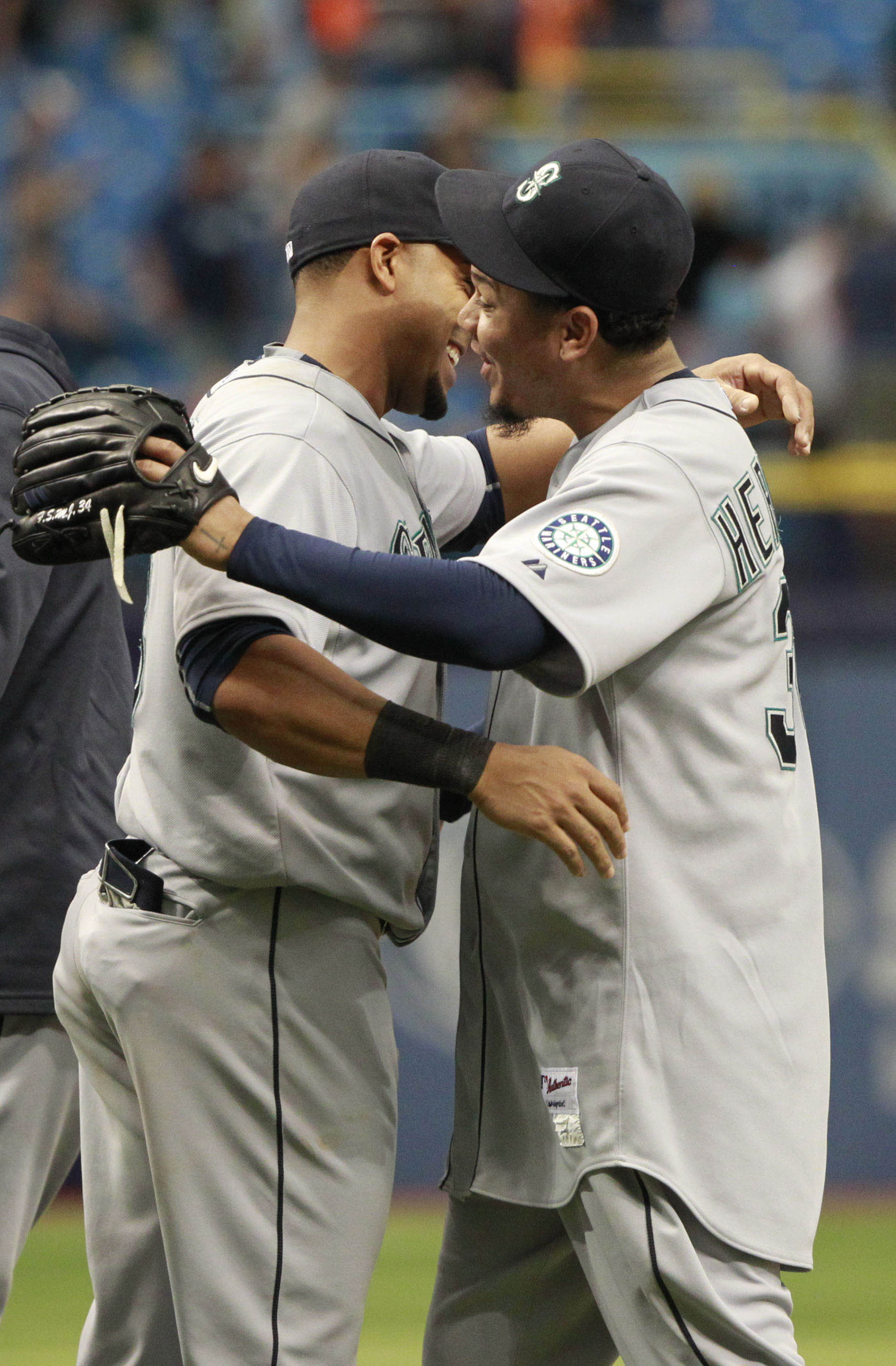 Cruz homers, Felix gets 8th win, M's beat Rays 3-0 | king5.com
