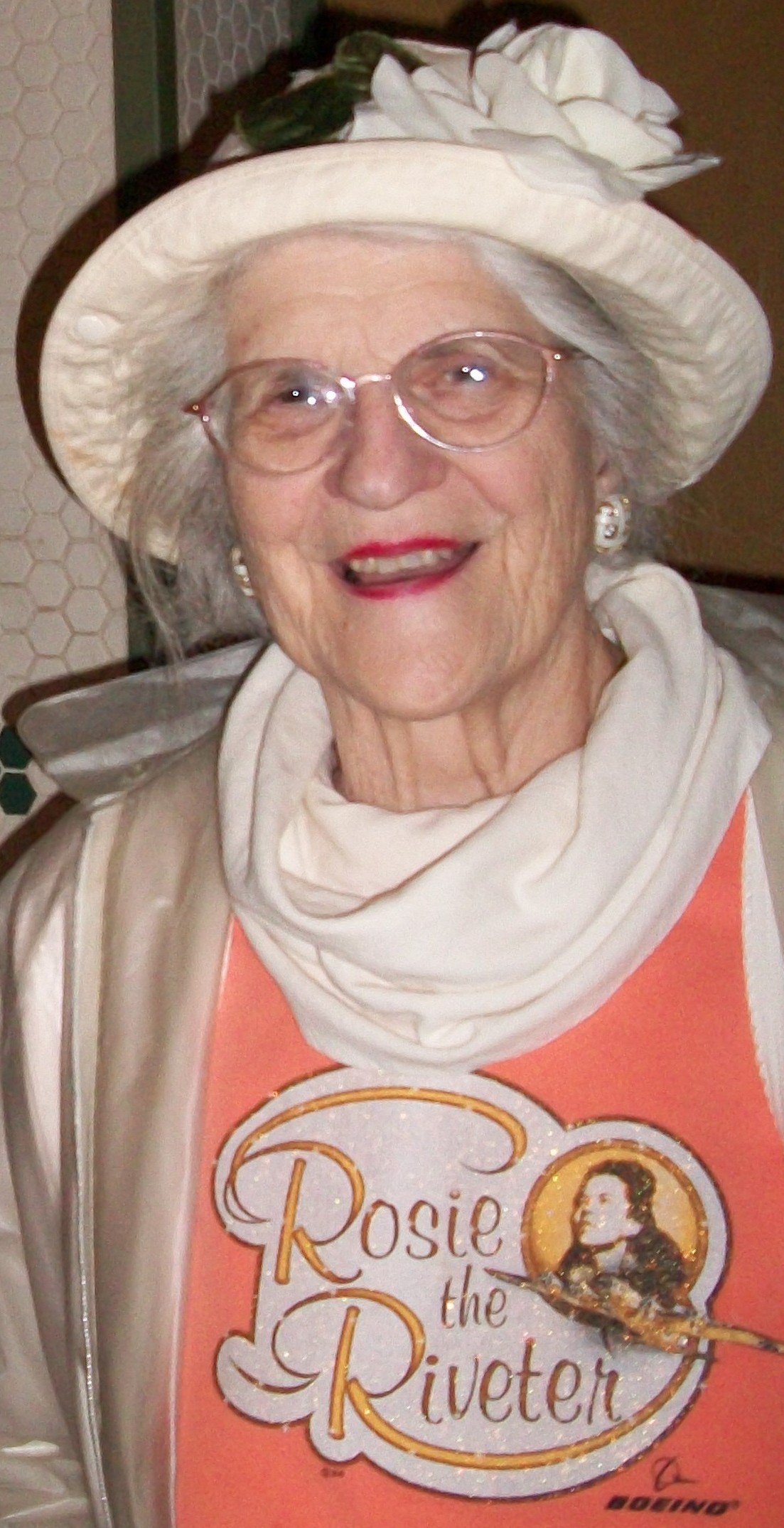 94-year-old comedian, Georgie Kunkel shares a laugh | king5.com