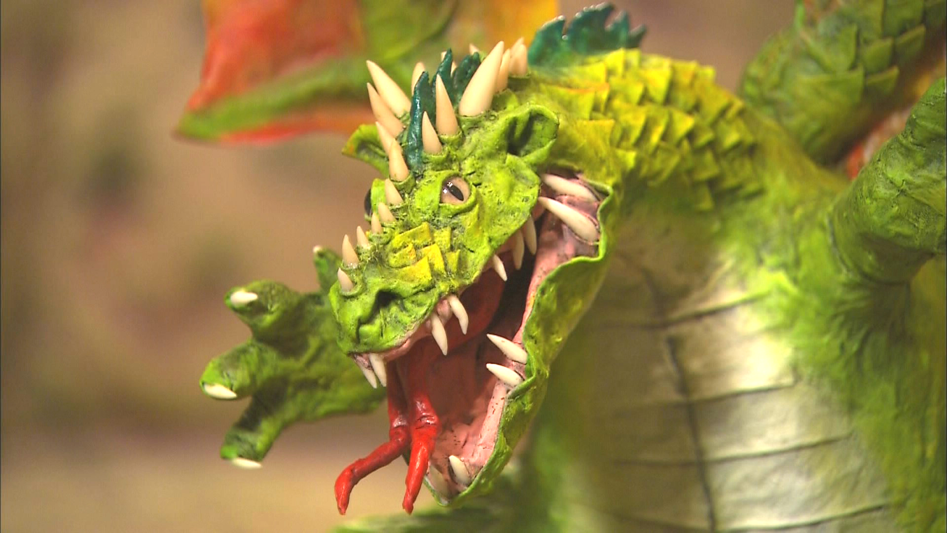 Dan Reeder takes Paper Mache beyond the 3rd grade | king5.com