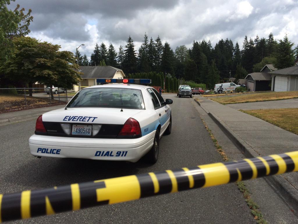Everett teen suffers life-threatening injuries in shooting | king5.com