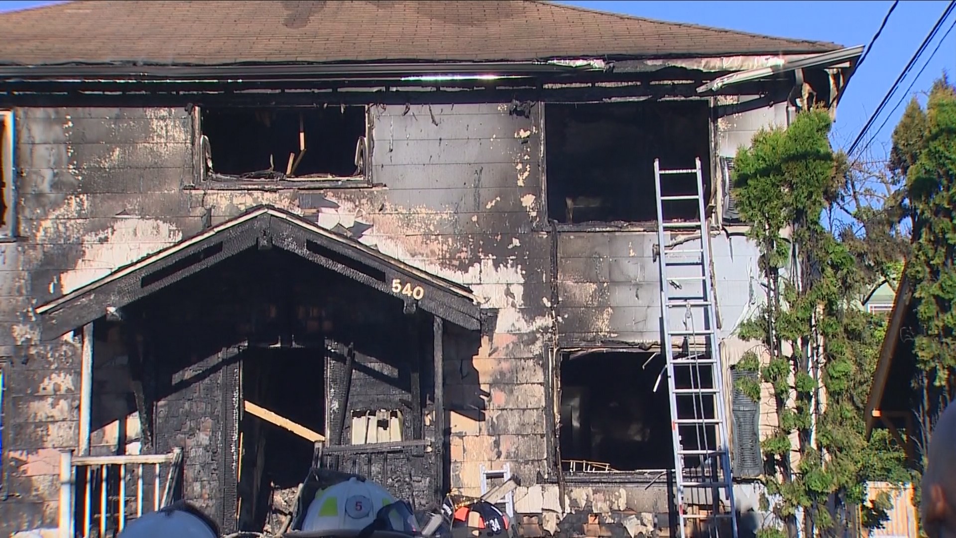 Fire destroys Central District apartment building | king5.com