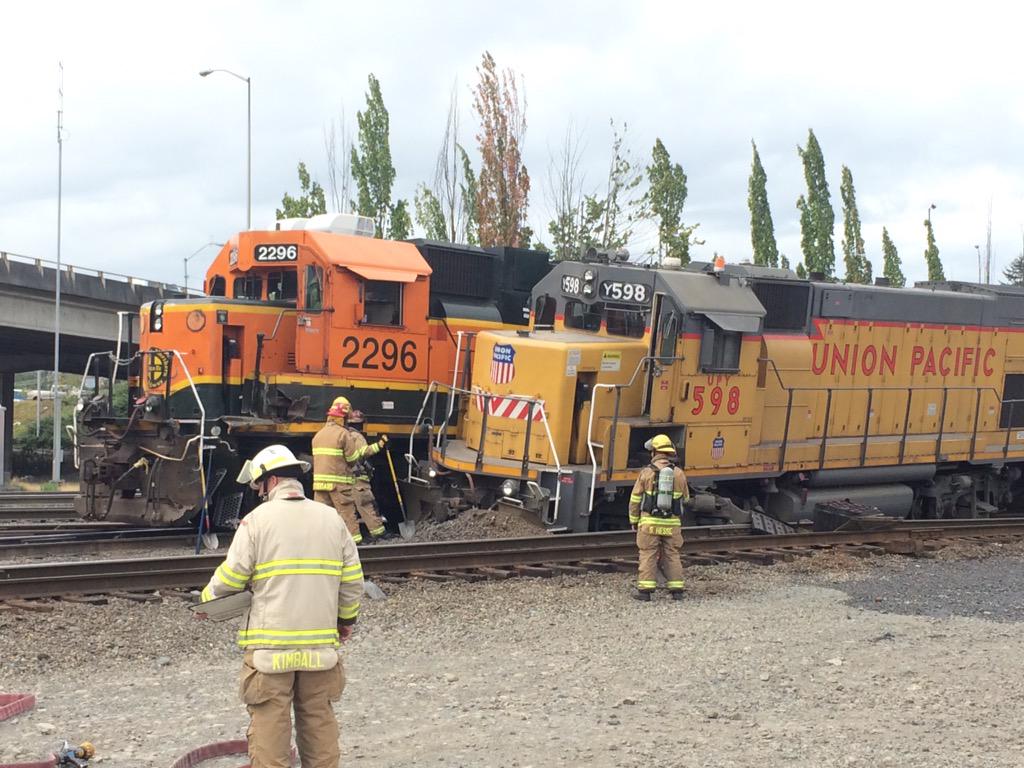 Locomotives collide in Tacoma; 1,500 gallons of fuel leaking | king5.com