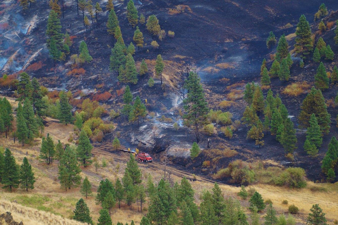 Rain and rising humidity help firefighters | king5.com