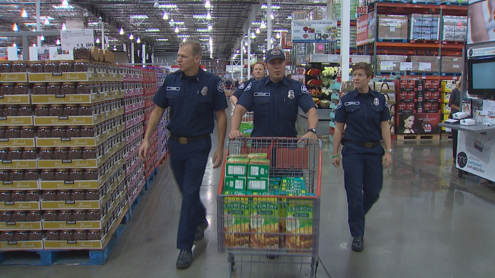 Eastside firefighters work to feed hungry school children | king5.com