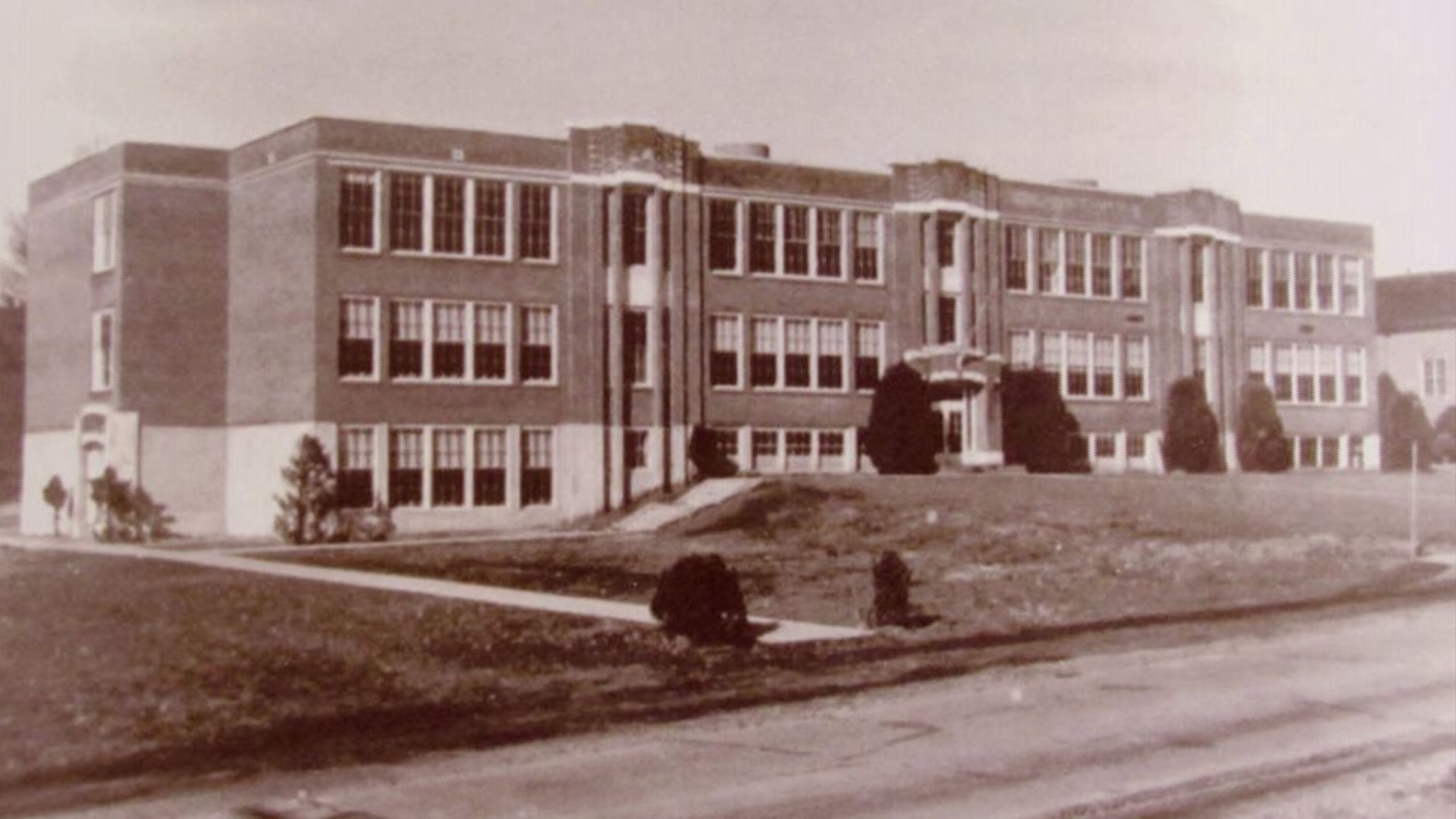 McMenamins gives new life to old Bothell school building | king5.com