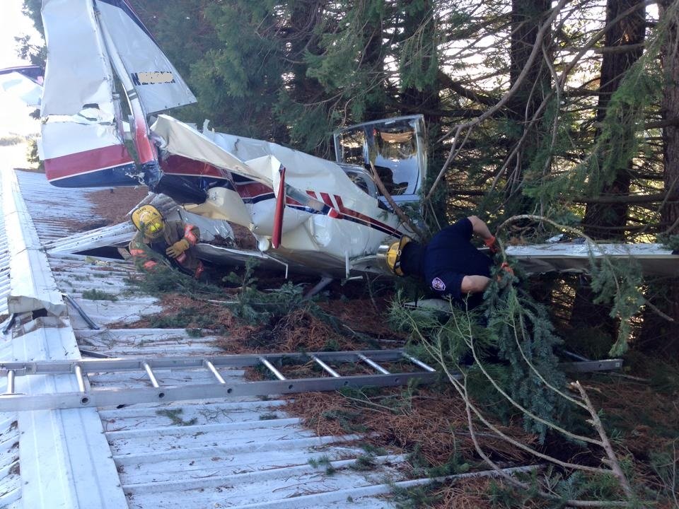 Kit plane crashes onto building's roof, injuring 2 | king5.com