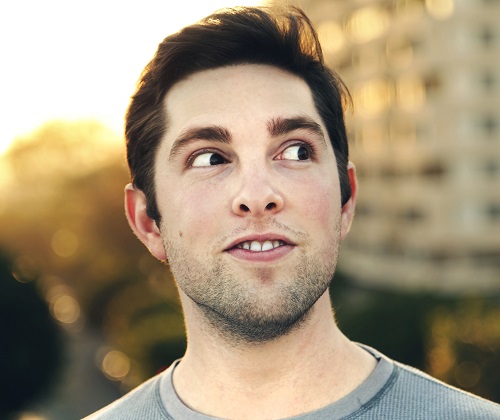 Beatboxing comedian Steven Briggs records in Seattle | king5.com