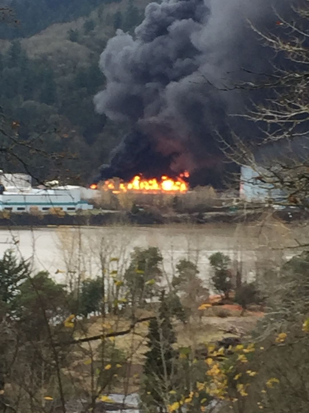 Deadly crash sparks train tanker fire in NW Portland | king5.com