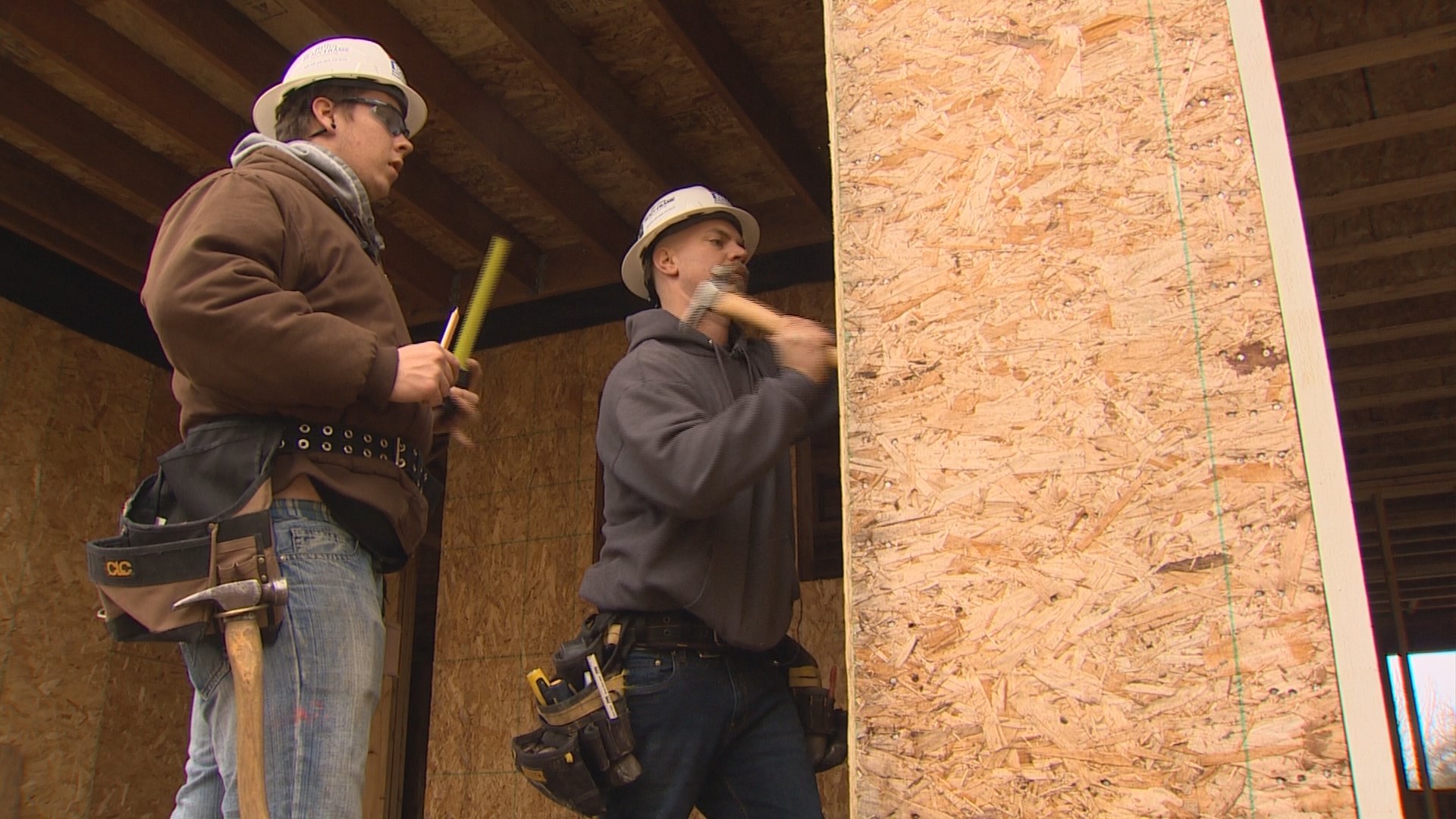 Housing Hope helps families build their own homes | king5.com