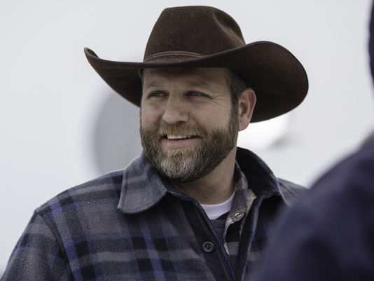 1 dead as feds arrest Oregon protest leader Ammon Bundy | king5.com
