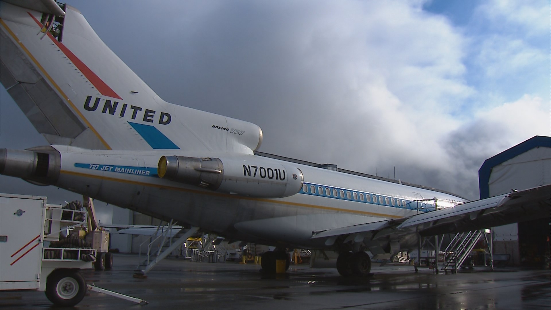 Volunteers restore the original Boeing 727 | king5.com