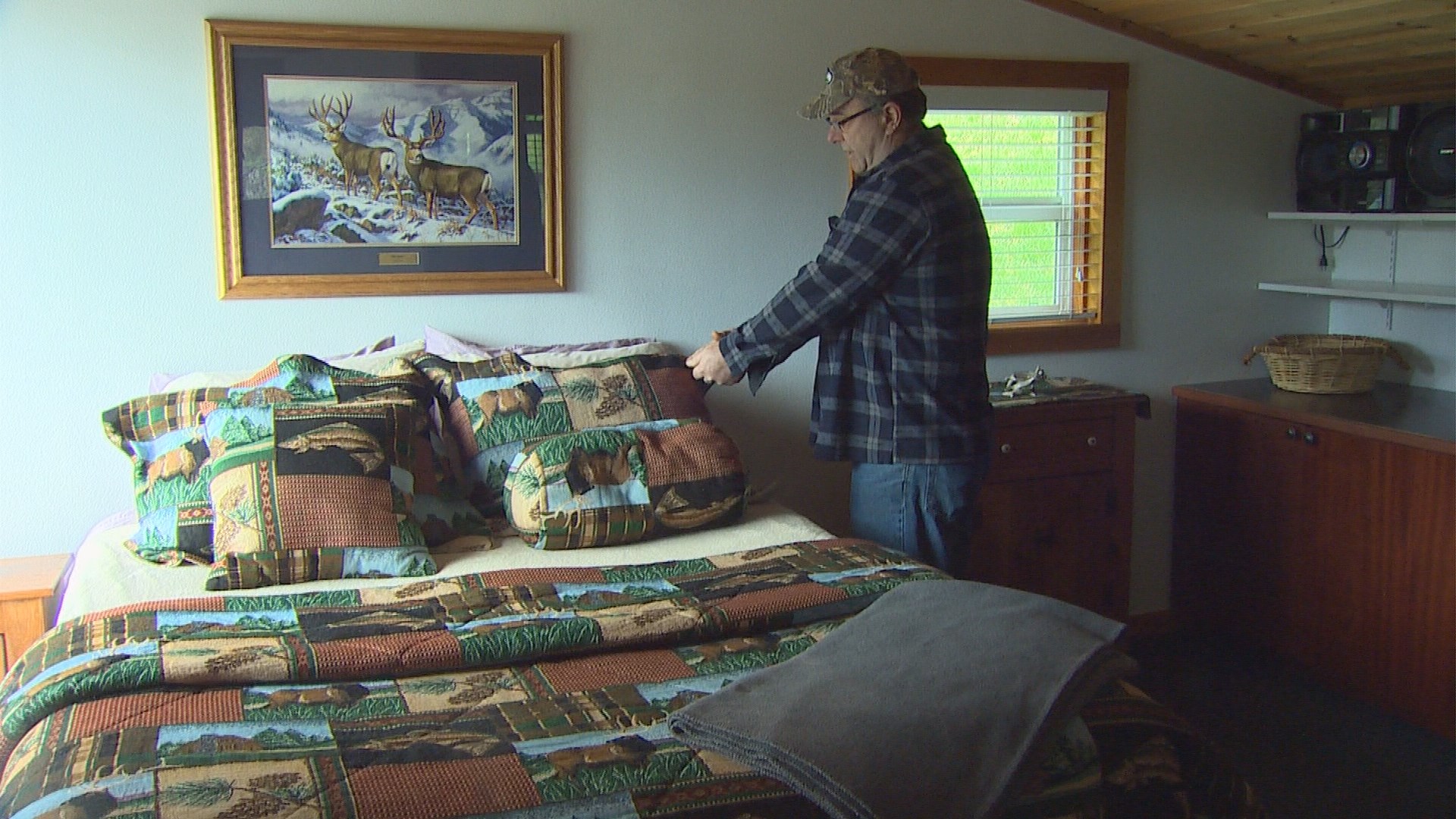 Unsolved home invasion, bomb threat rattles Orcas Island | king5.com