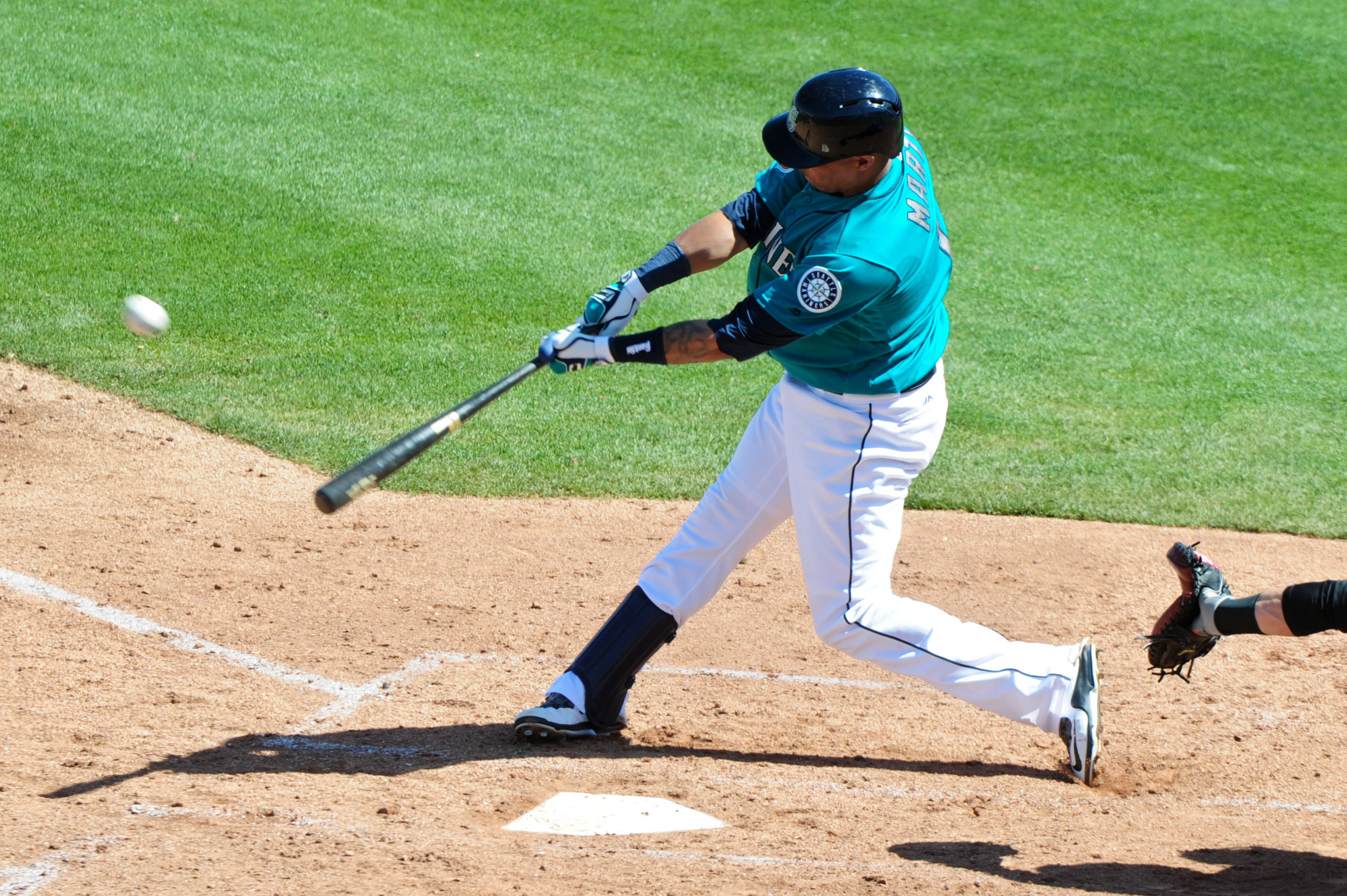 Hernandez dominates, Martin hits walk-off homer for Mariners | king5.com
