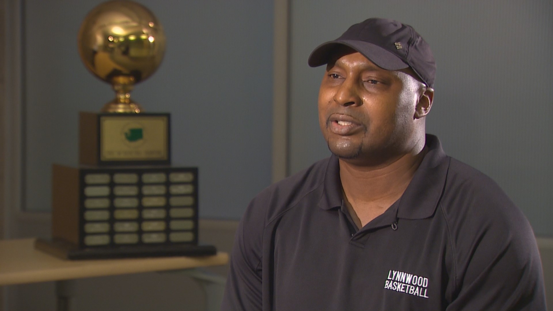 Lynnwood girls basketball coach Everett Edwards resigns | king5.com