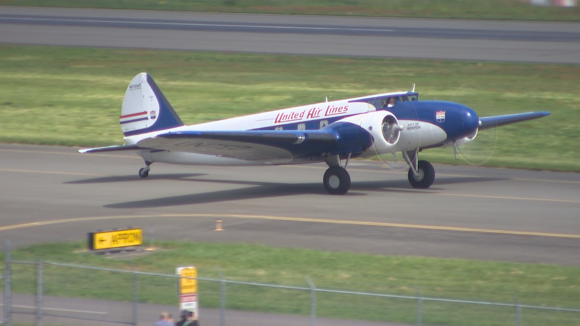 Oldest flyable Boeing plane makes final flight | king5.com