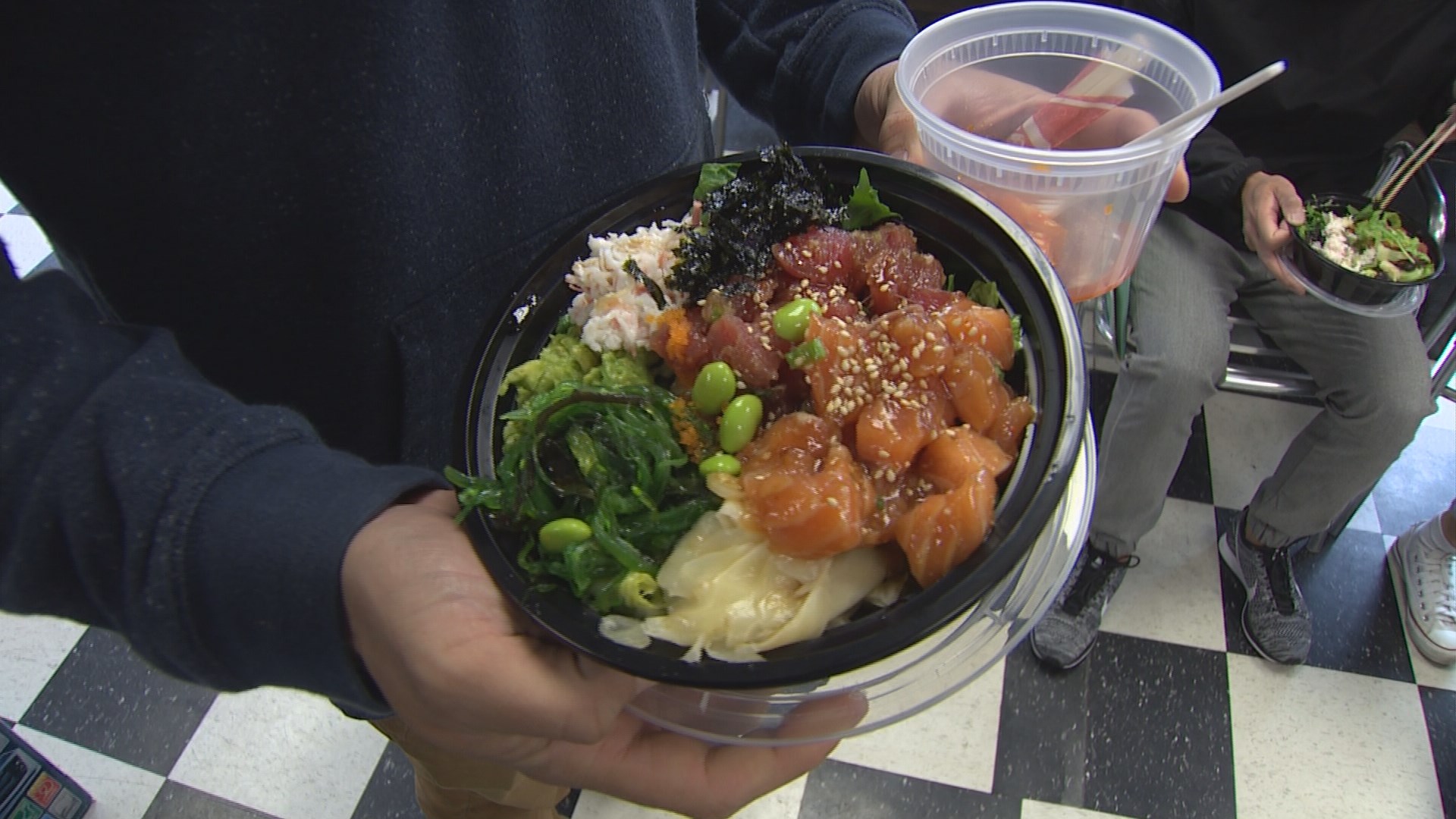 Seattle convenience store serves popular poke bowls | king5.com