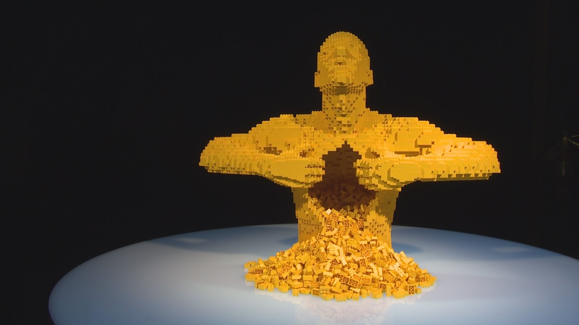 LEGO art exhibition showcases Northwest native's work | king5.com