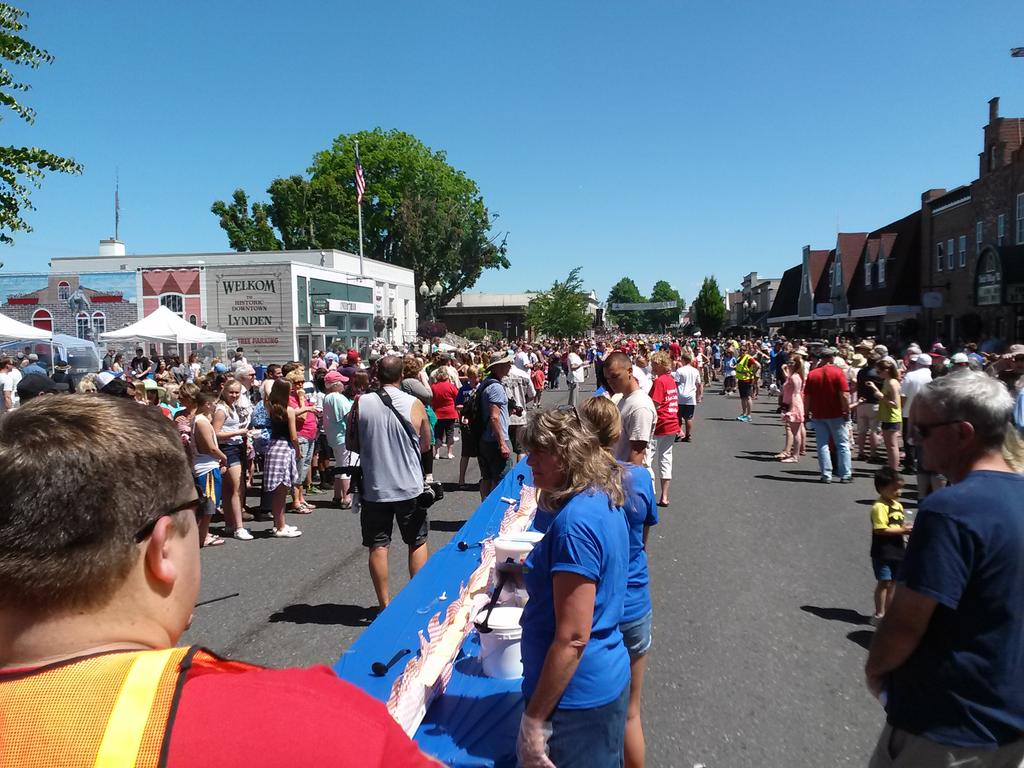 Lynden attempts world record for longest shortcake | king5.com