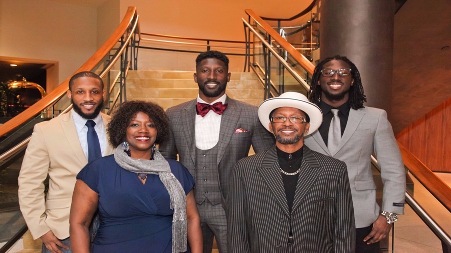 Seahawks' football safety clinic includes NFL mom Constance Trufant ...