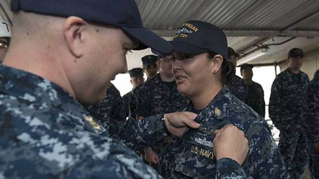 1st enlisted female sailor gets submarine qualification | king5.com