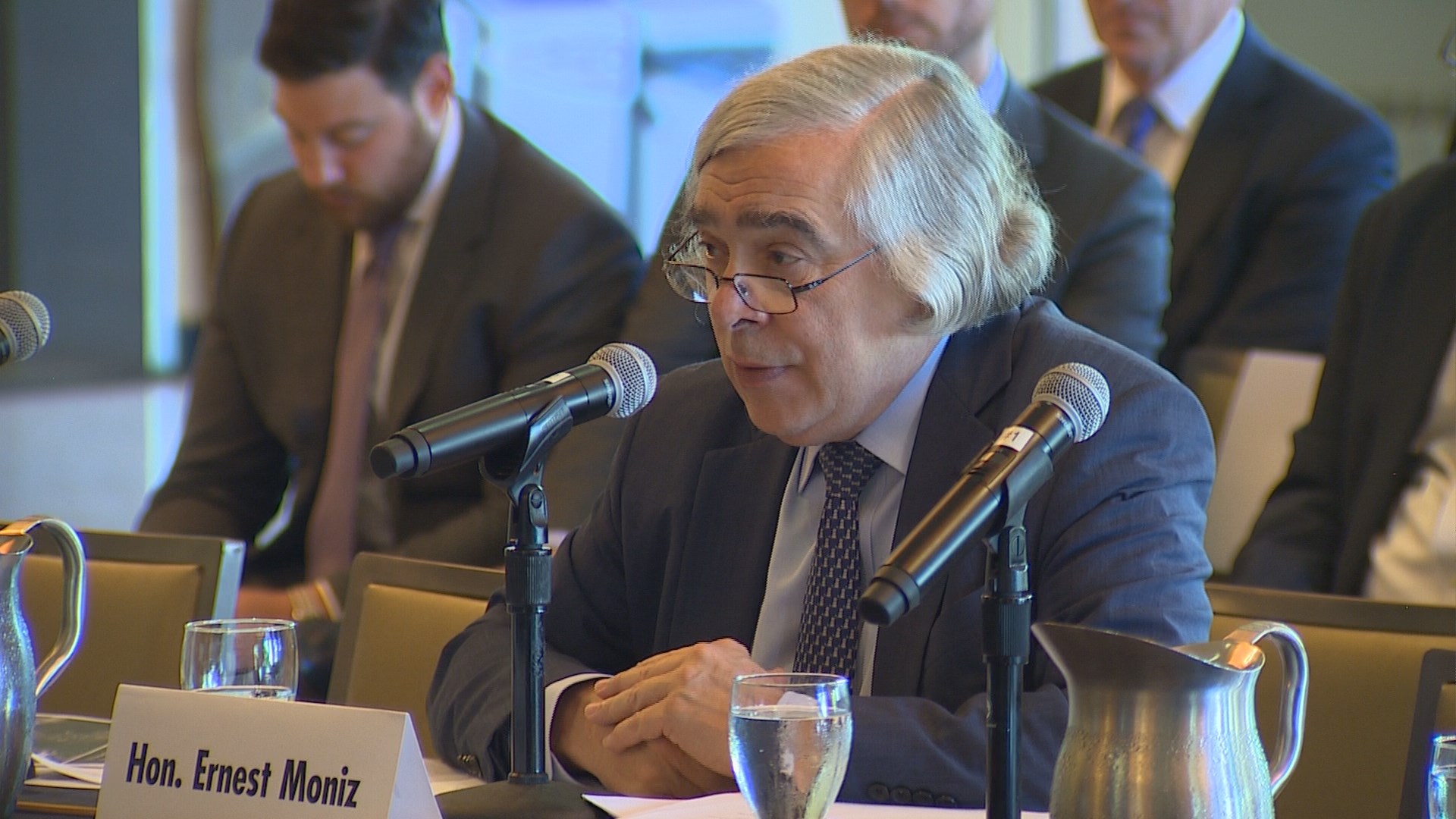 Energy Secretary looks at risks, effiiency in Seattle | king5.com