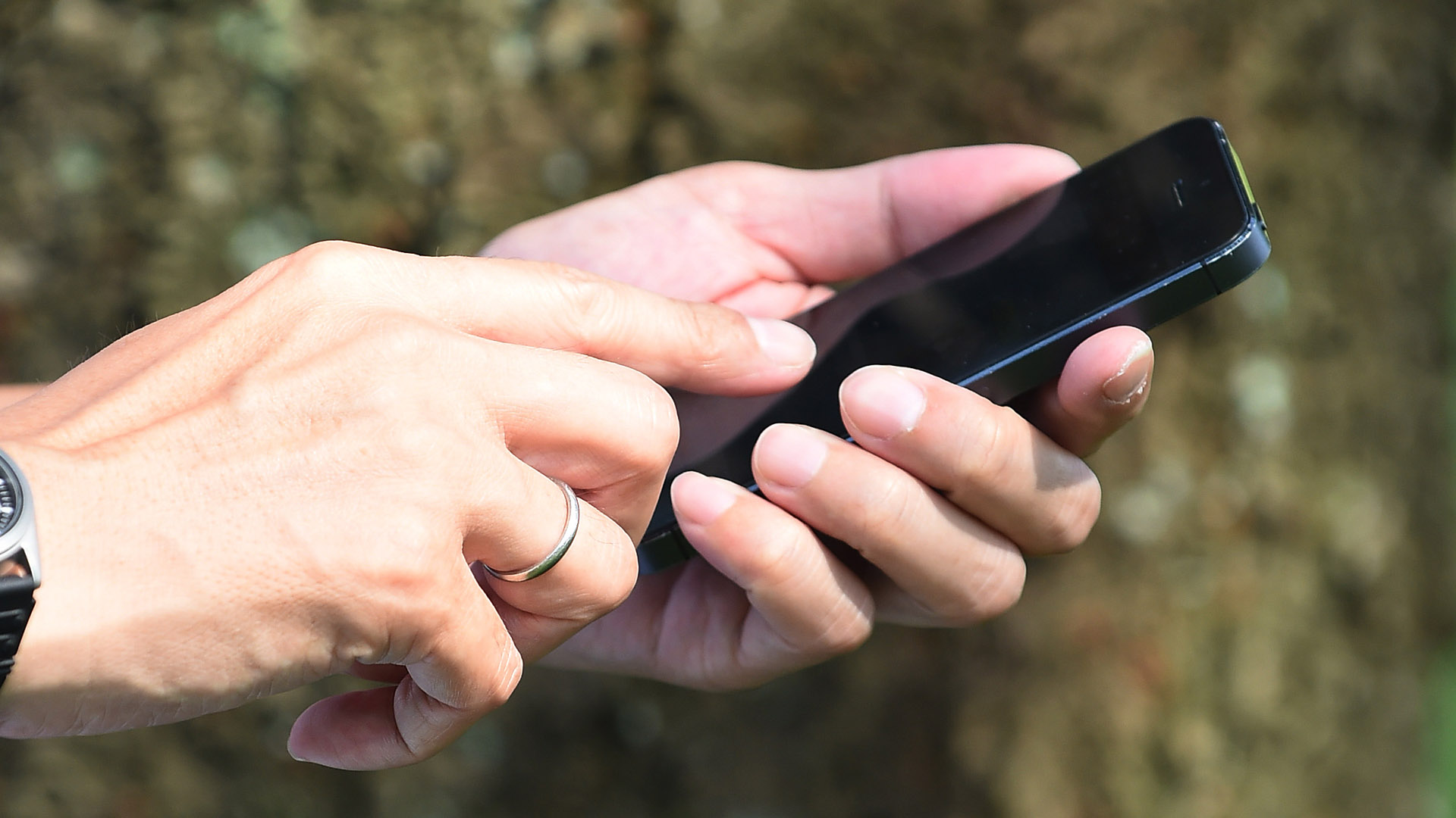 How to prolong your phone's life in a power outage | abc10.com