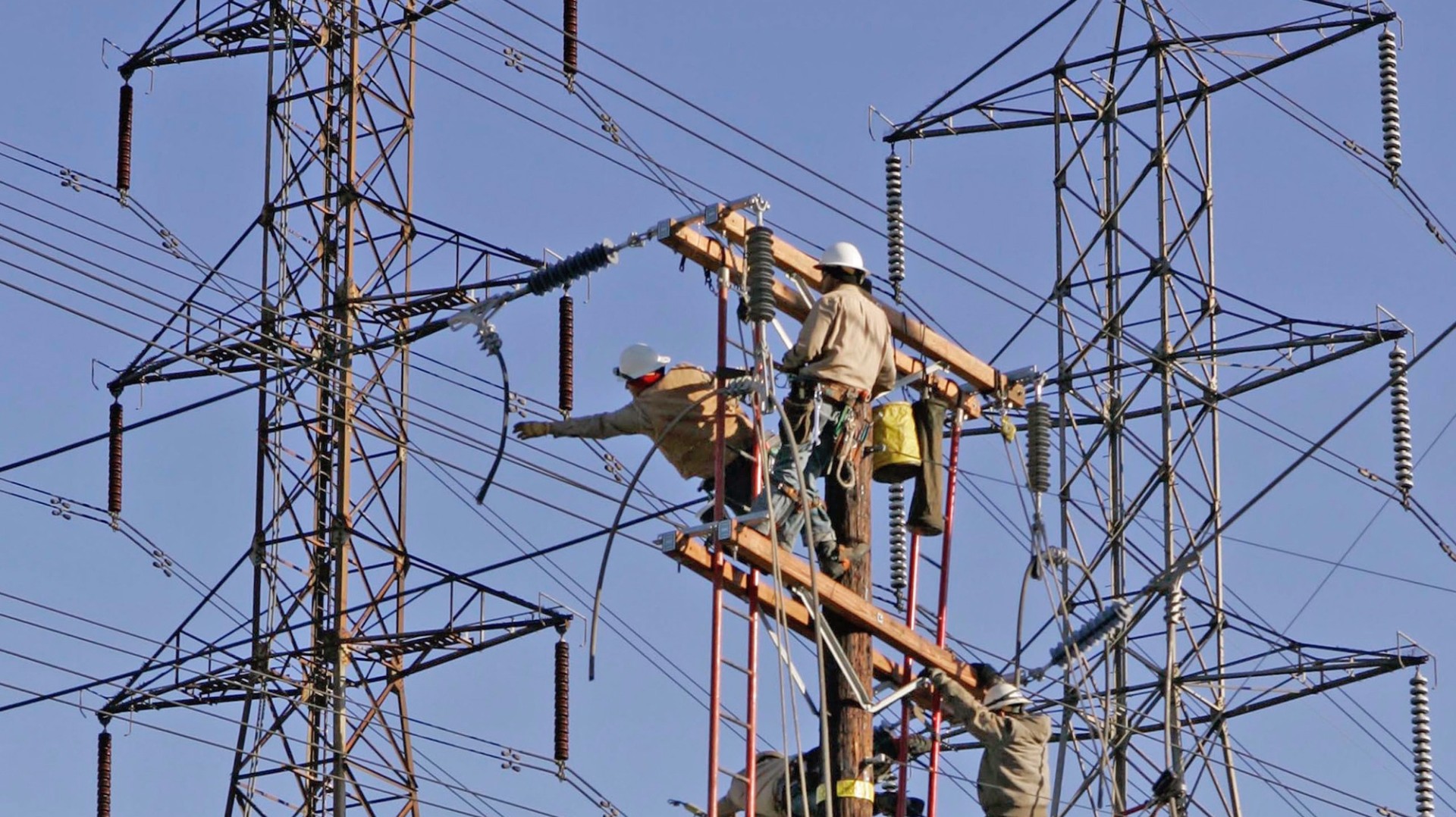 Lewis County loses power after transformer malfunction | king5.com
