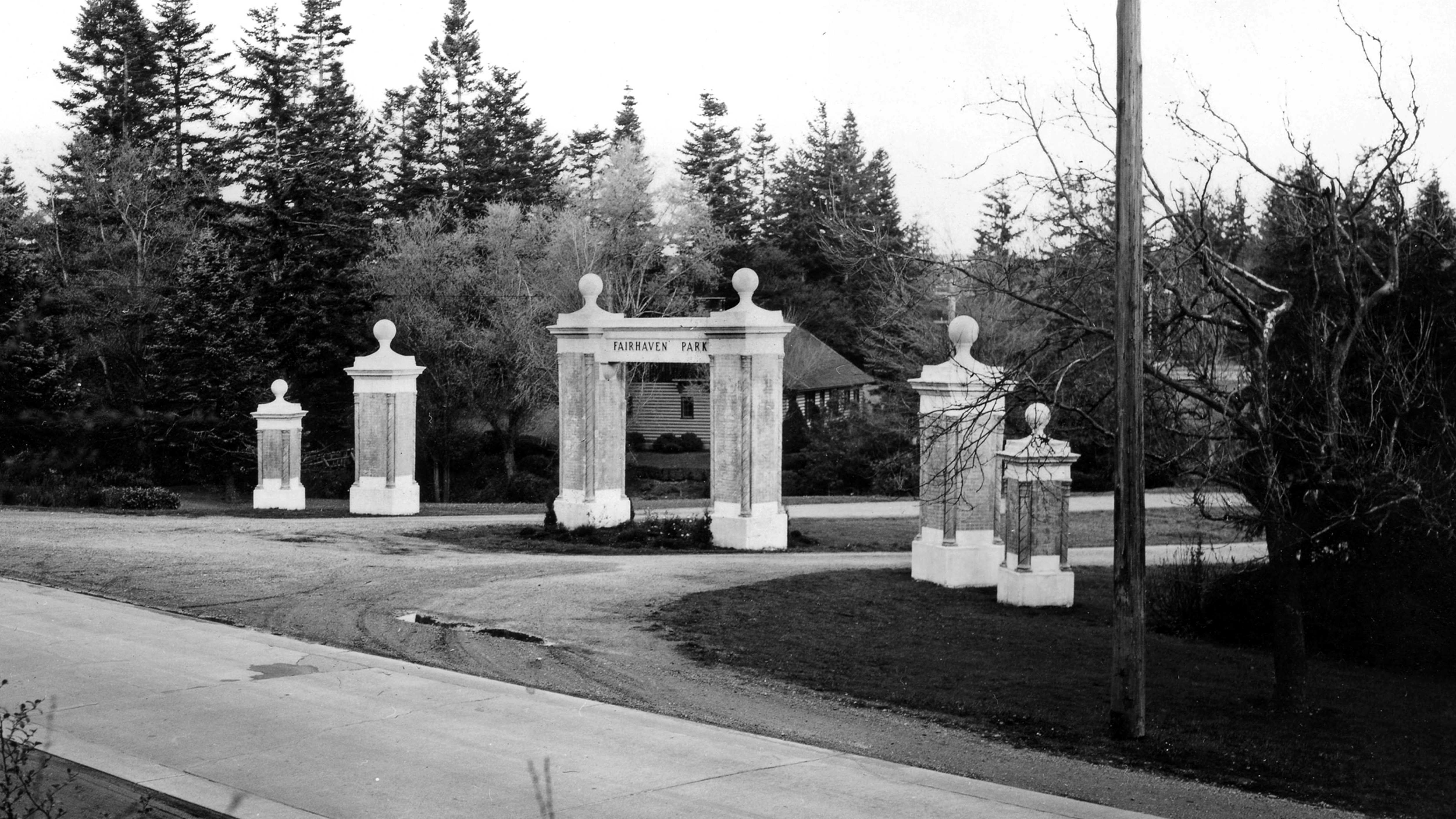 Historic pillars at Bellingham's Fairhaven Park to be removed | king5.com