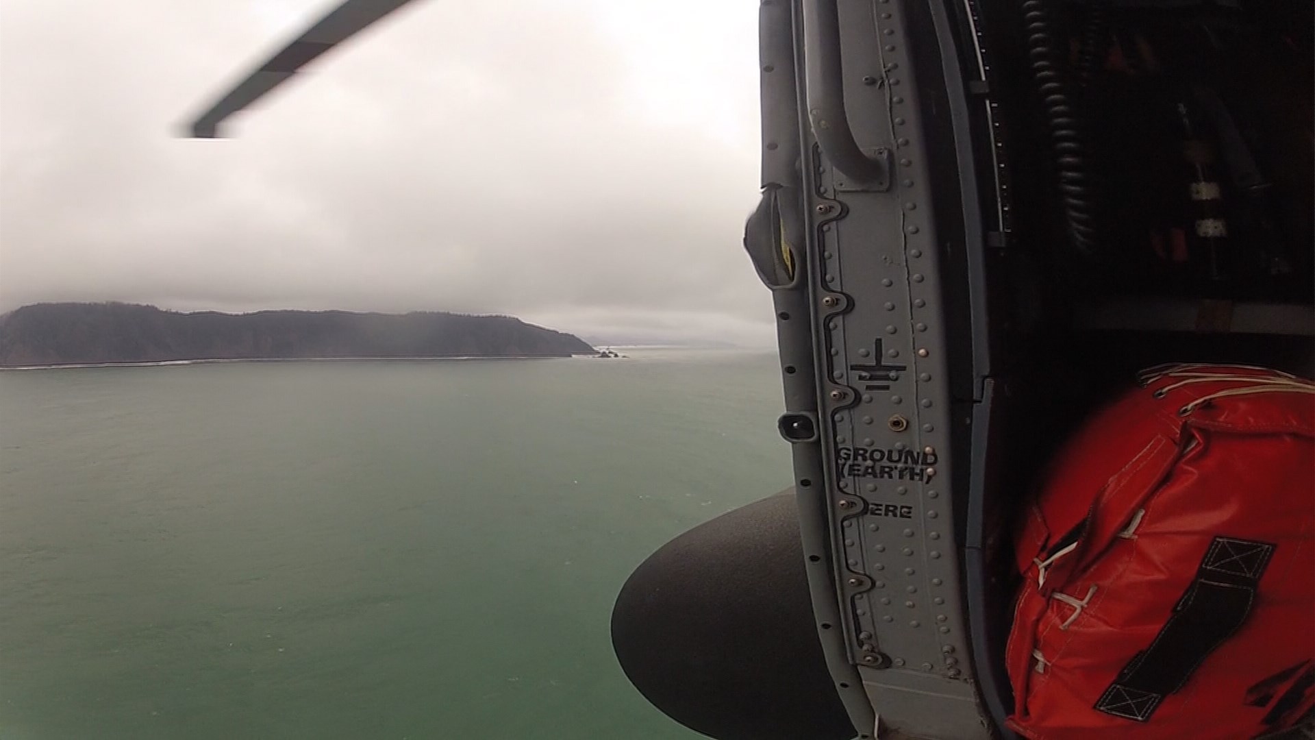 Helicopter flights scour ocean for illegal crabbing | king5.com